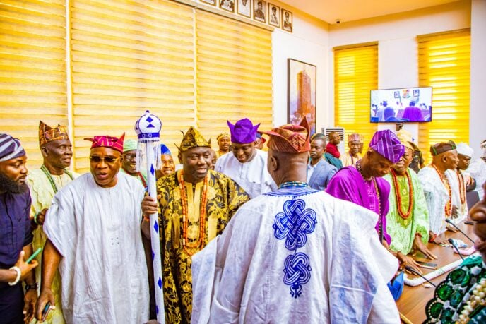 Ifa priest, Wande Abimbola reveals role in Alaafin selection process ...